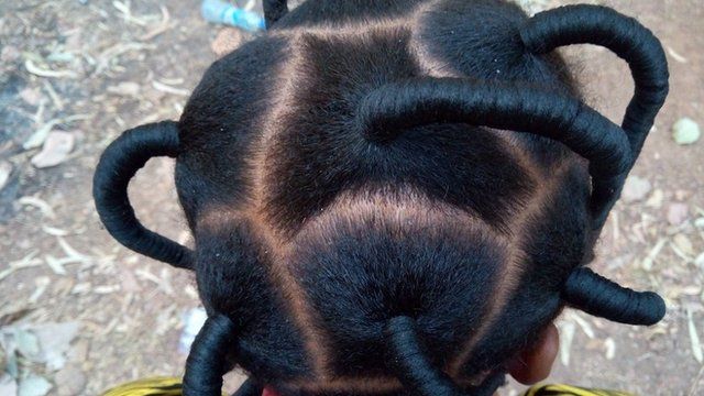 Gịnị mere ụmụnwaanyị Afrịka ji eghe ntutu ha eghe? - BBC News Ìgbò