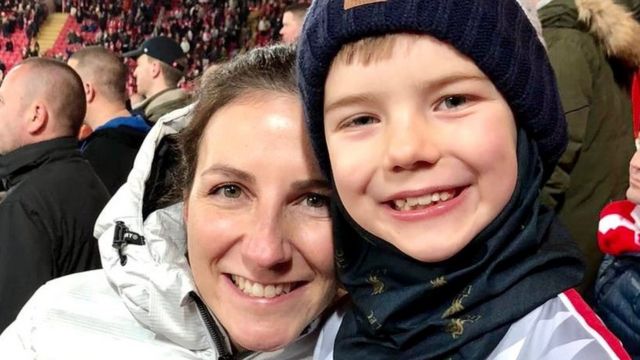 บริจาคอวัยวะ : ทำไมฉันถึงยอมบริจาคไตให้เพื่อนที่ทำงาน - BBC News ไทย