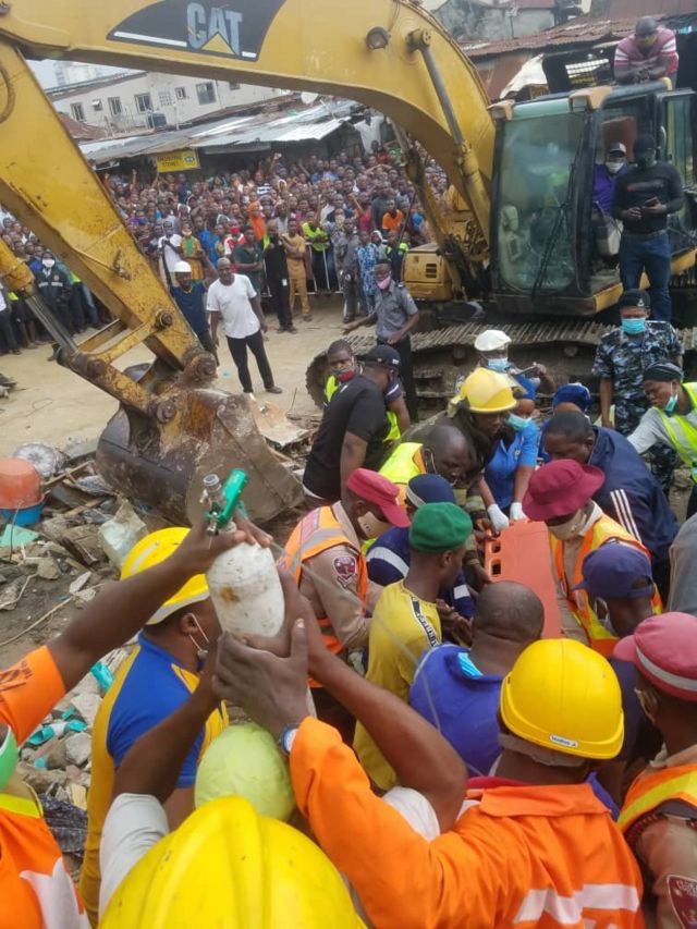 Lagos building collapse: 'My son die for di house wey fall' - BBC News ...