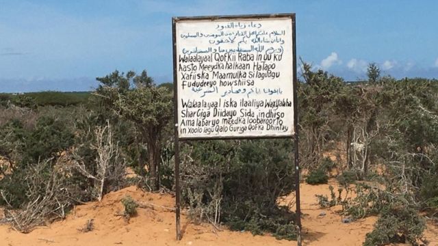 Korona fayras: Dadka oo lagu aasaya qaburo cusub oo ku yaalla Muqdisho ...
