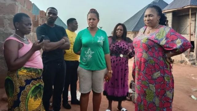 Ndi uweojii akpọpụtala onye boro nwaanyị ahụ ebubo mere e ji gbaa ya ọtọ n'Aguleri - BBC News Ìgbò
