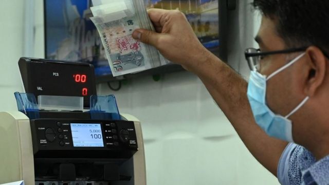 சிங்கப்பூர் பொருளாதார மந்த நிலை சிக்கலில் இருந்து விடுபடுமா? - BBC News ...
