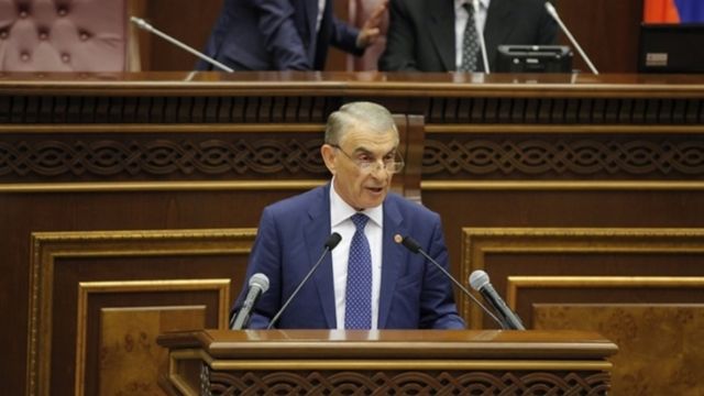 Ara Babloyan Ermənistan parlamentinin sədri seçilib - BBC News Azərbaycanca