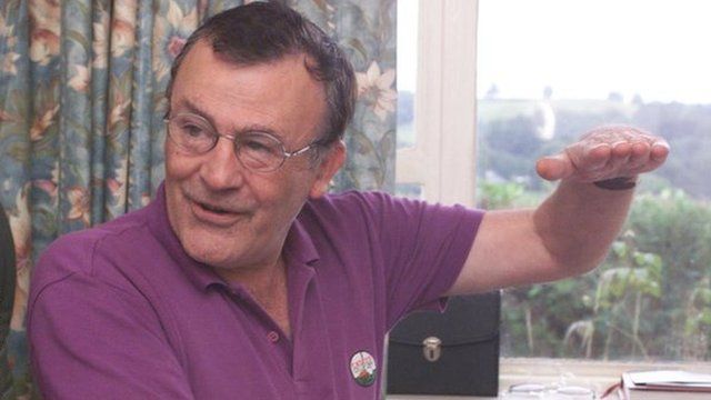 Doug Mountjoy, un o oreuon snwcer Cymru, wedi marw - BBC Cymru Fyw