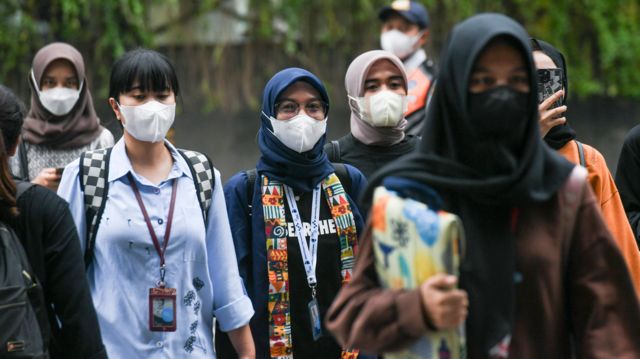 Covid: Kasus di Indonesia diprediksi melonjak setelah libur Natal dan Tahun Baru, bagaimana cara ...