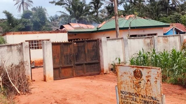 Ahiazu Mbaise Inec attack: Ọ bụ ndị ohi biara iwakpo ụlọọrụ Inec mana ...