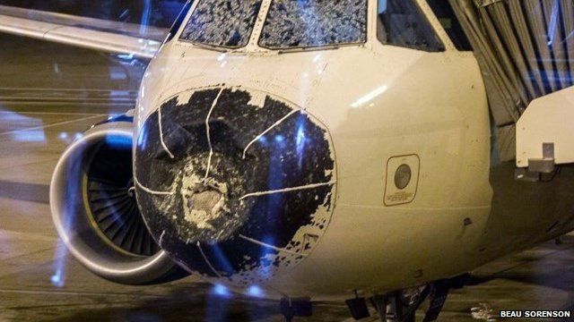 Emergency landing for US plane as hail shatters windscreen - BBC News