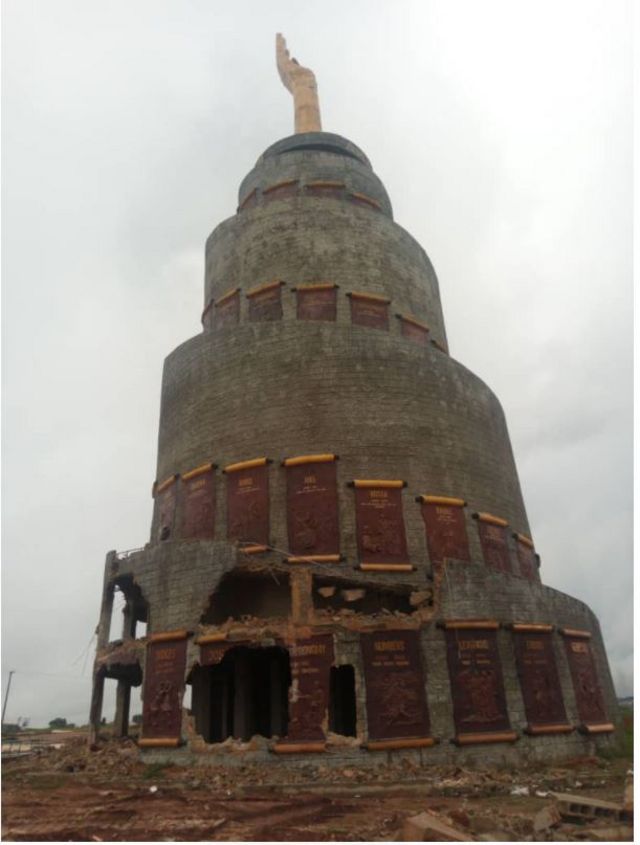 Rochas Okorocha: Onye kuturu akpụrụakpụ 'Akachi'? - BBC News Ìgbò