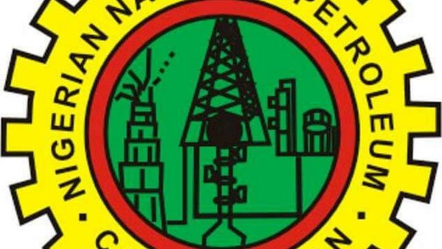 NNPC recruitment tie-wrapper as about 60,000 pipo wey write dia job ...