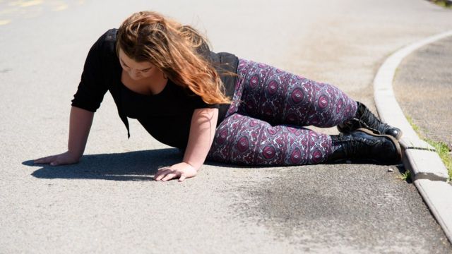 ¿Es posible aprender a caerse bien? - BBC News Mundo