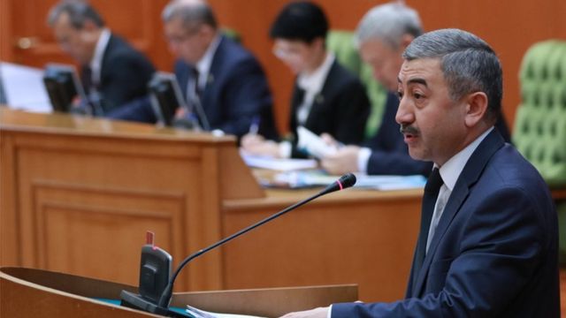 Ўзбекистон: Омбудсман кўчада қолди - BBC News O'zbek