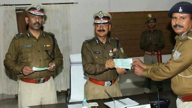 बमों से खेलते हैं झारखंड के ये ‘मोदी जी’ - BBC News हिंदी