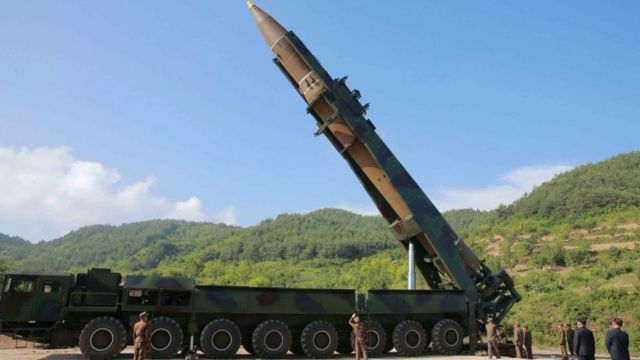 북한 ICBM 발사… '미국 압박하며 게임 중, 결국 핵실험까지 갈 것' - BBC News 코리아