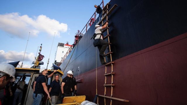 Караван суден з зерном та олією вийшов з українських портів - BBC News ...