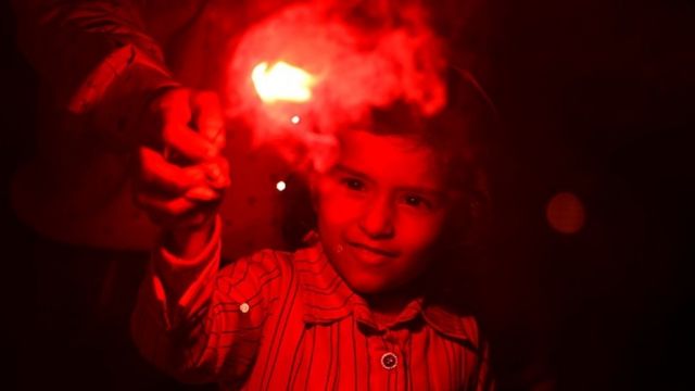 Firecrackers: దీపావళి టపాసులు అమ్మితే మూడేళ్లు జైలుశిక్ష, టపాసులు ...