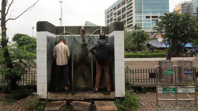 World Toilet Day: Wo àwọn ewu tó rọ̀ mọ́ kí èèyàn máa gbọnsẹ̀ síbi tó ...