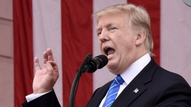 सोशल: ट्रंप ने लिखा covfefe, और गर्म हुआ कयासों का बाज़ार - BBC News हिंदी