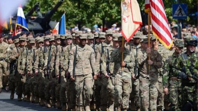 Amurka za ta kare Poland daga barazanar Rasha - BBC News Hausa