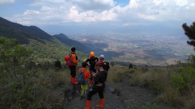 Gunung Guntur: Cagar alam yang ramai dengan 'aktivitas manusia di luar ...