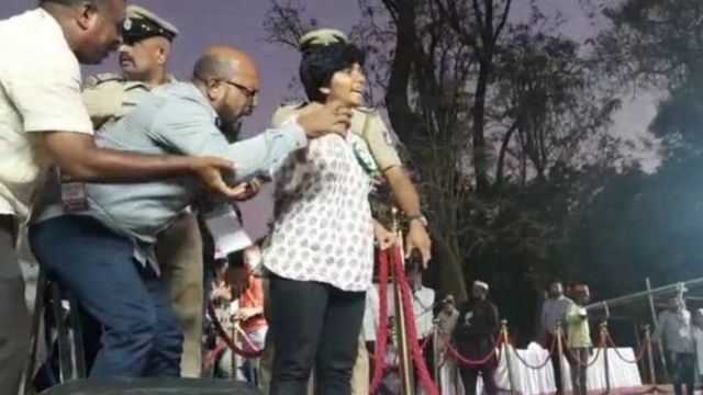 CAA Protest: 'பாகிஸ்தான் ஜிந்தாபாத்' முழக்கம் எழுப்பிய மாணவியின் தந்தை ...