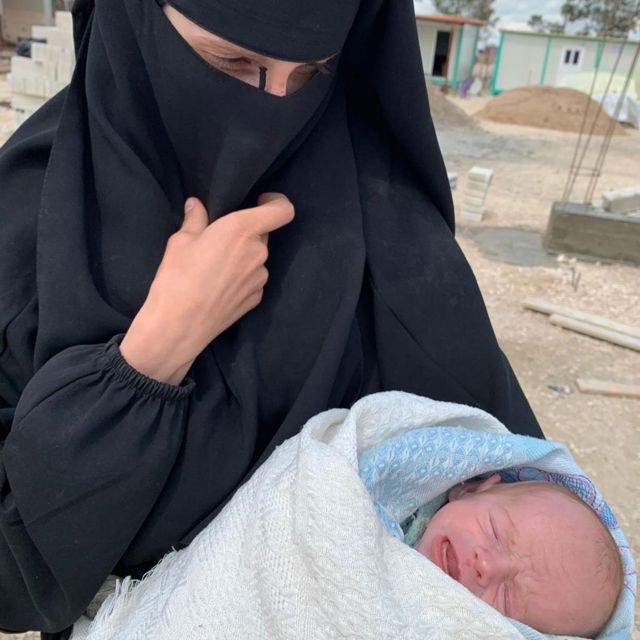 Las mujeres y niños de Estado Islámico que nadie quiere - BBC News Mundo