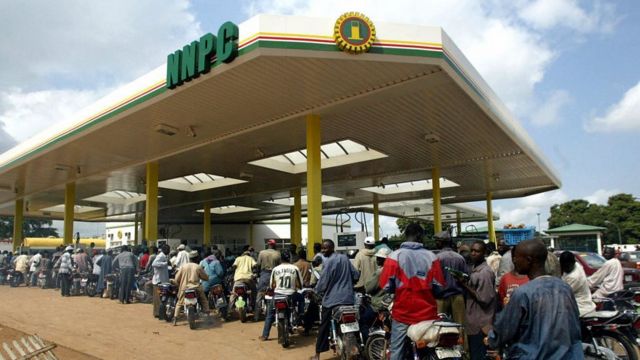 Nigerian petrol price: 'Sell N175 per litre' - Retailers to Federal Government - BBC News Pidgin