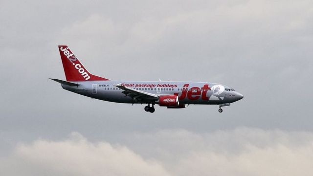 Abiria 6 'walevi' wapigwa marufuku kuabiri ndege ya Jet2 - BBC News Swahili