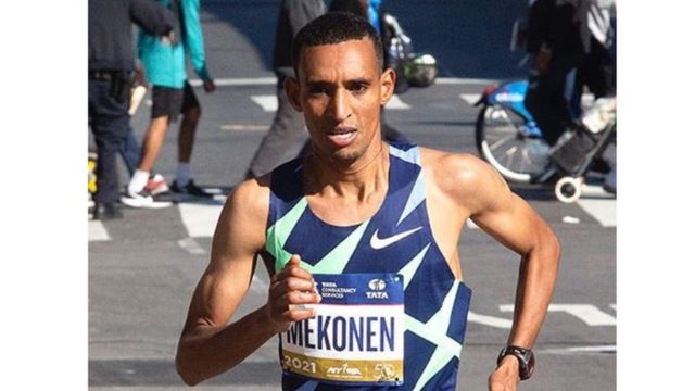 ኣብ ኒውዮርክ፡ ኣንጻር ኲናት ትግራይ ተቓውሞ ዘስመዐ ኣትሌት ተሾመ መኮንን፡ መን እዩ? - BBC News ትግርኛ