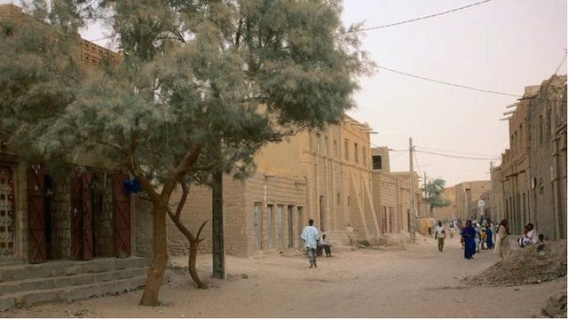 Timbuktu: Rayuwa a gari mai tsohon tarihi da Sahara ta yi wa illa - BBC ...