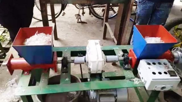 Umusore akora amakaro mu bumwanya muri Tanzaniya - BBC News Gahuza