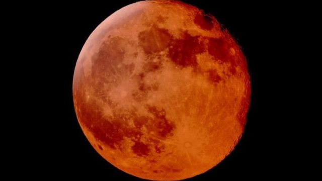 Mwezi mkubwa mwekundu kuonekana duniani - BBC News Swahili