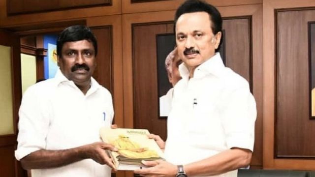 தமிழக சட்டமன்ற தேர்தல் 2021: அம்பத்தூர் திமுக வேட்பாளர் மீது சொம்பு ...