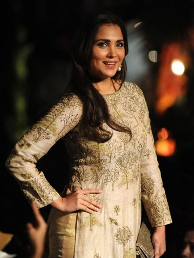 فلمی ستاروں سے جگمگاتی لیکمے فیشن ویک کی آخری شام - BBC News اردو