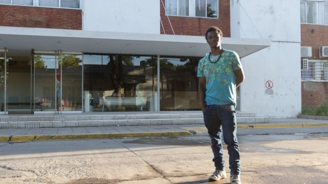 O liberiano que viajou escondido em navio e encontrou em hospital ...