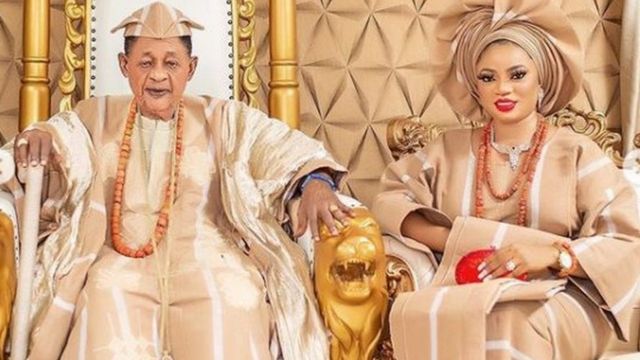Alaafin: Wo arẹwà mẹ́jọ̀ tó ń ṣìkẹ́ Ọba Adeyemi - BBC News Yorùbá