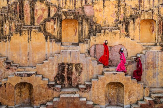 Sumur kuno dengan ribuan anak tangga peninggalan Peradaban Lembah Indus ...