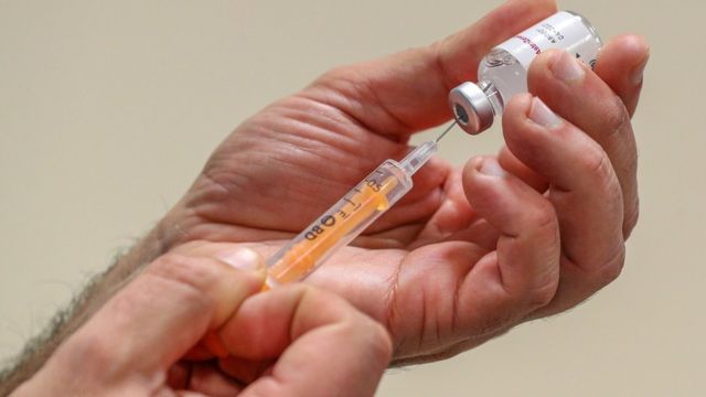 ኮሮናቫይረስ፡ ሐሰተኛ ዜና በዩናይትድ ኪንግደም ያሉ ደቡብ እስያውያንን የኮቪድ-19 ክትባት እንዳይወስዱ እያደረገ ...