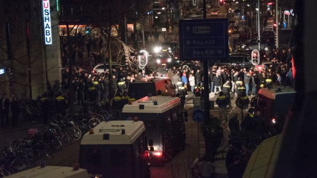 Holanda expulsa a ministra de Turquía y desata airadas protestas en ...