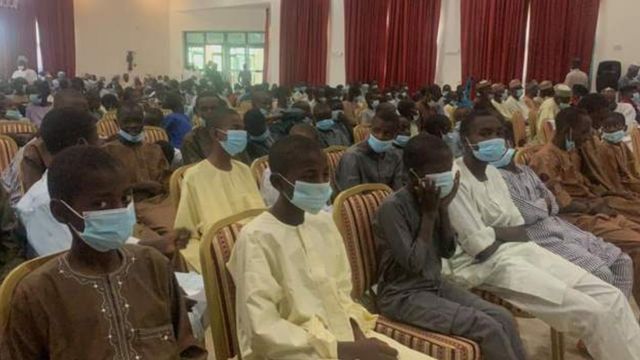 Onyeisiala Muhammadu Buhari ezutela ụmụakwụkwọ Kankara a tọhapụrụ - BBC ...