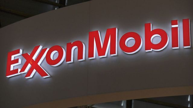 La disputa que enfrenta a los Rockefeller con ExxonMobil, la firma que ...