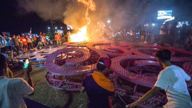 Qué Significan Los árboles De La Vida Y Por Qué Los Manifestantes En