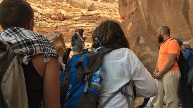 इजिप्त कॉलिंग : फोटोशॉप नाही ही तर निर्सगाची रंग उधळण - BBC News मराठी