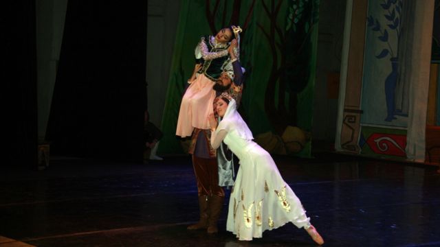 نخستین اجرای باله 'زال و رودابه' در تاجیکستان - BBC News فارسی