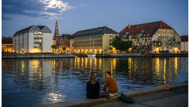 Bagaimana orang Denmark menghadapi situasi yang tak nyaman? - BBC News ...