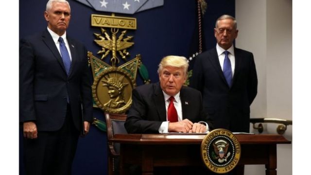У США посилюються протести проти Трампа - BBC News Україна