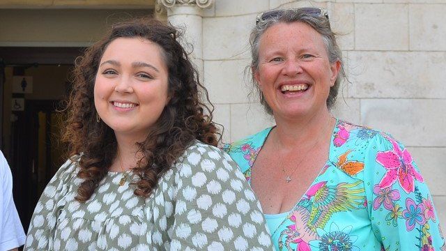 Myfyrwyr meddygol Prifysgol Caerdydd i ddysgu sgiliau Cymraeg - BBC ...