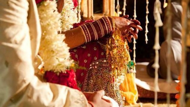 Hindiya: Ma Khasab baa in la helo ogolaanshaha waalidka guurka ka hor ...