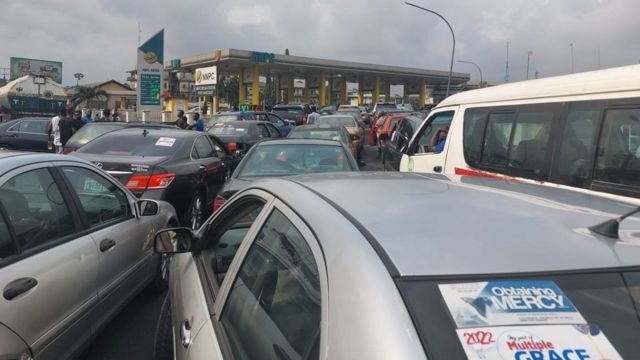 Fuel scarcity in Nigeria today: Petrol scarcity solution dey now? Here ...