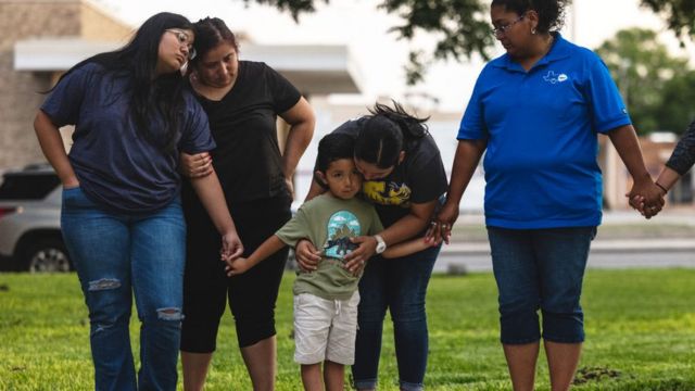 Masacre en Texas | En fotos: el dolor tras la matanza de al menos 19 niños y dos maestras en una ...