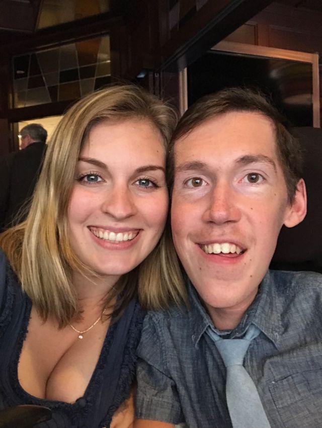 Ele tem deficiência, ela não; em canal no YouTube, casal mostra rotina ...